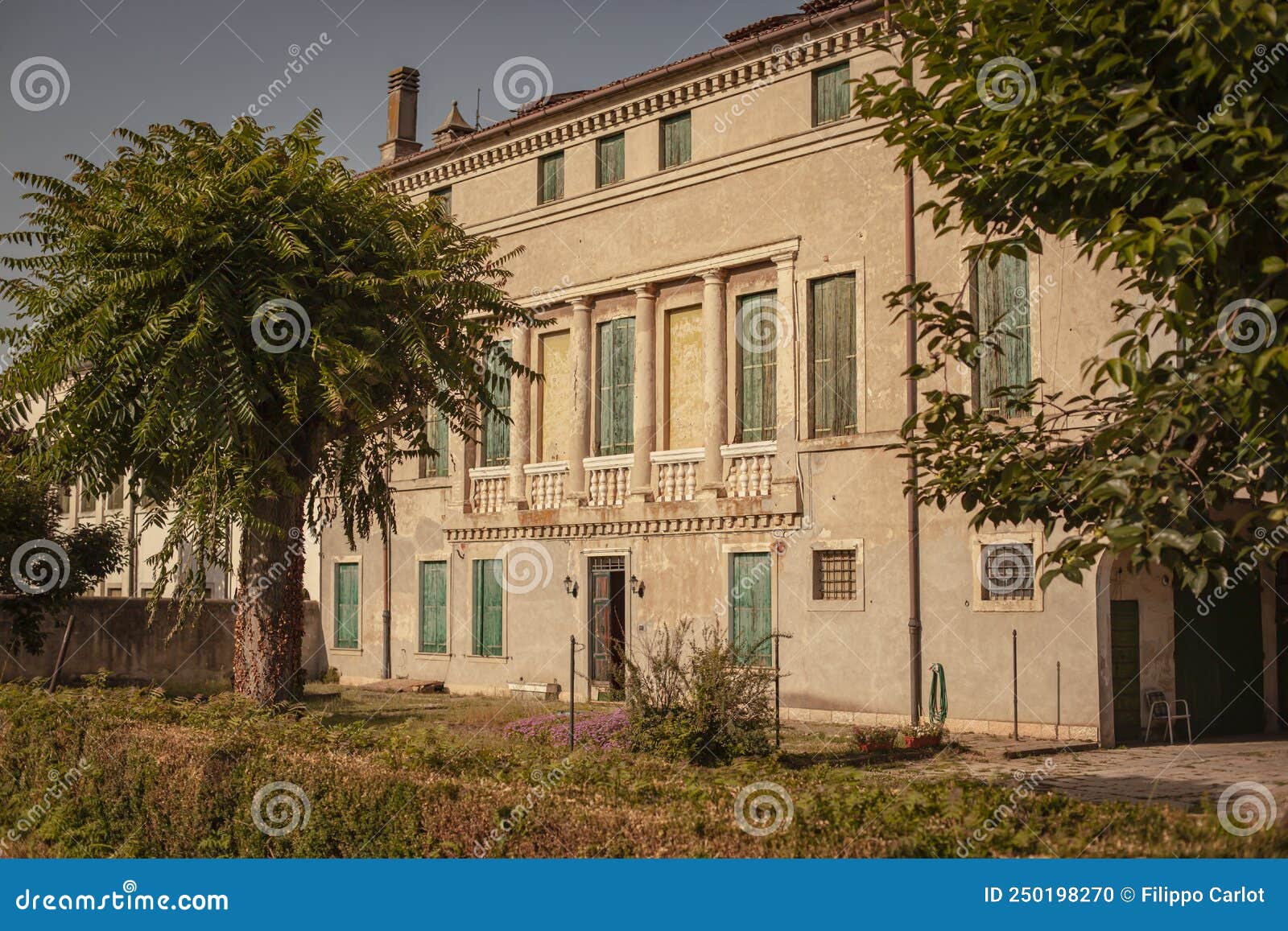 Old Historical Villa in Italy Stock Photo - Image of arch, facade ...
