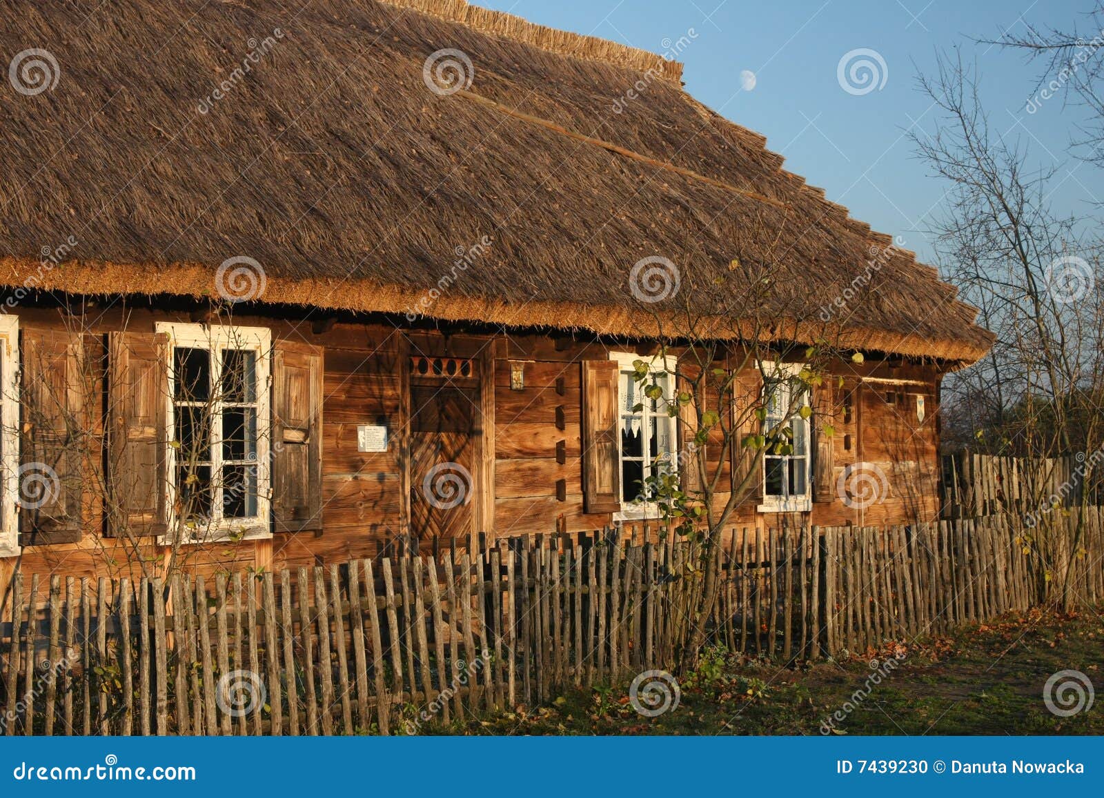 Old house stock photo. Image of lifestyle, garden, walls - 7439230