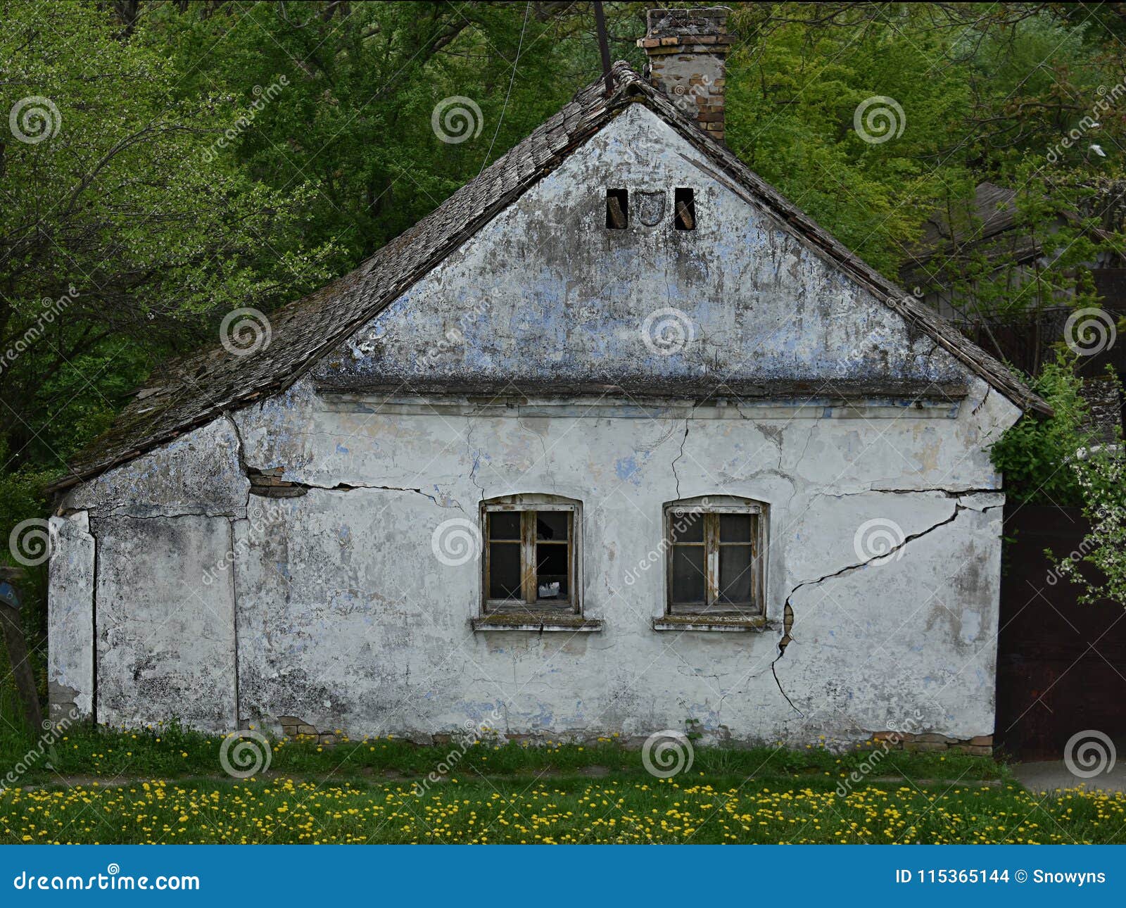 Old House Broken Wall Stock Images - Download 33,816 Royalty Free Photos
