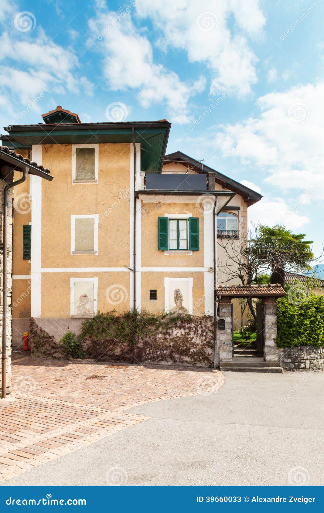 Old House in Classical Style Stock Image - Image of estate, style: 39660033