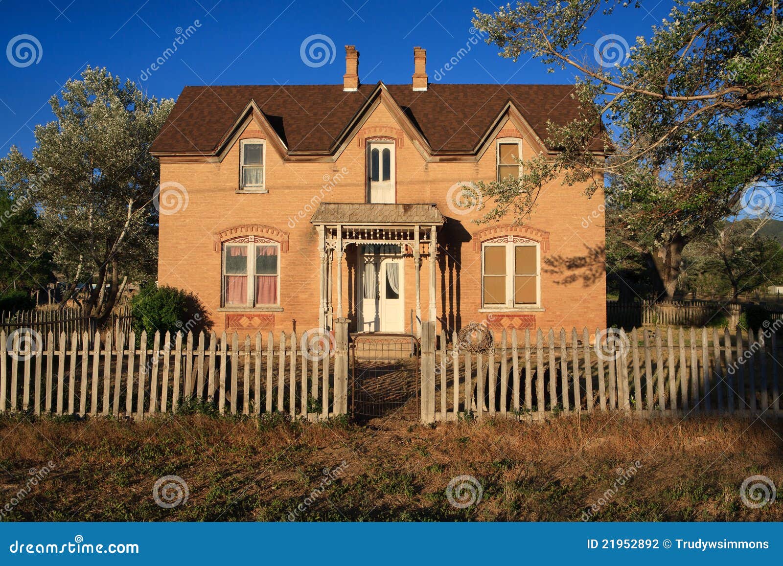 An Old House in the Country Stock Photo - Image of picket, fence: 21952892