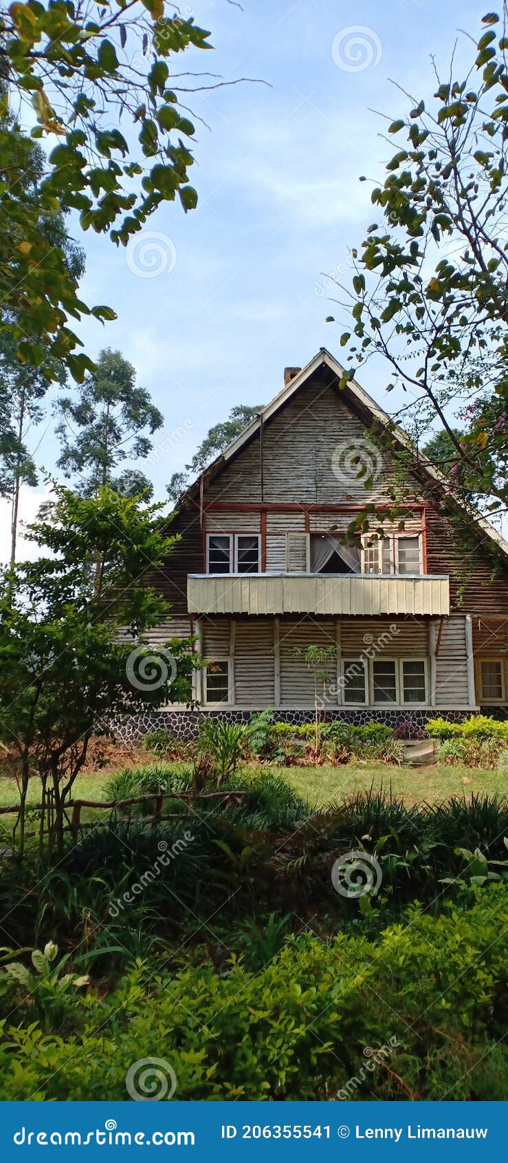 Old house front view stock image. Image of garden, cottage - 206355541