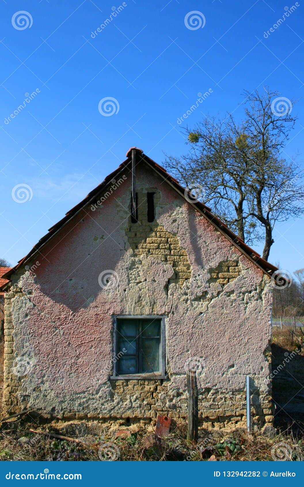 Old house 0577 stock photo. Image of decayed, destroy - 132942282