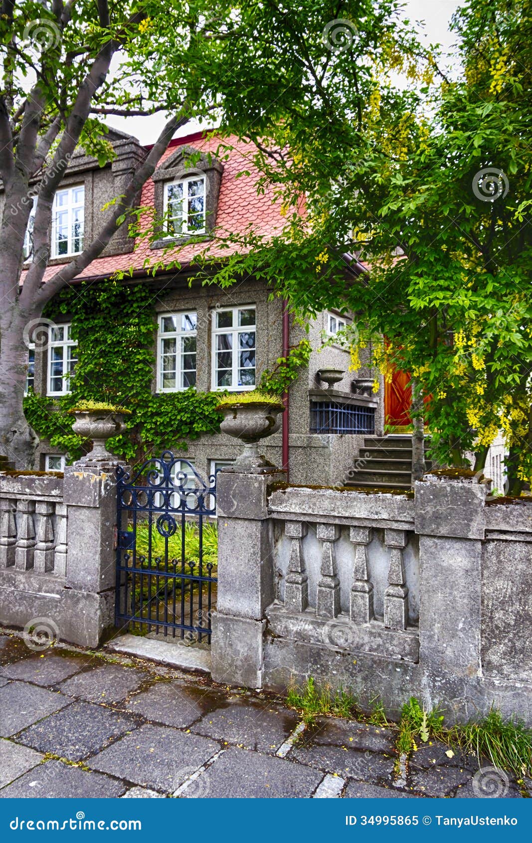 Old house in Reykjavik stock image. Image of garden, grass - 34995865