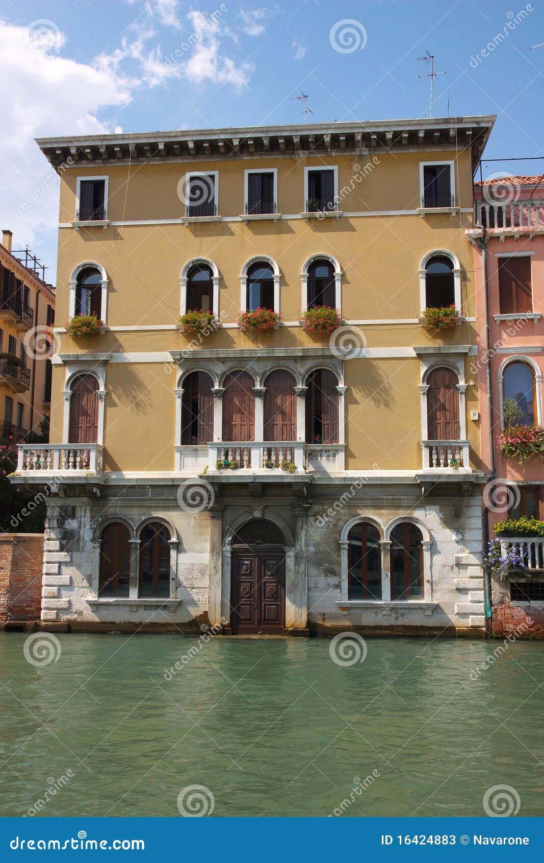 Old house on Venice canal stock image. Image of house - 16424883