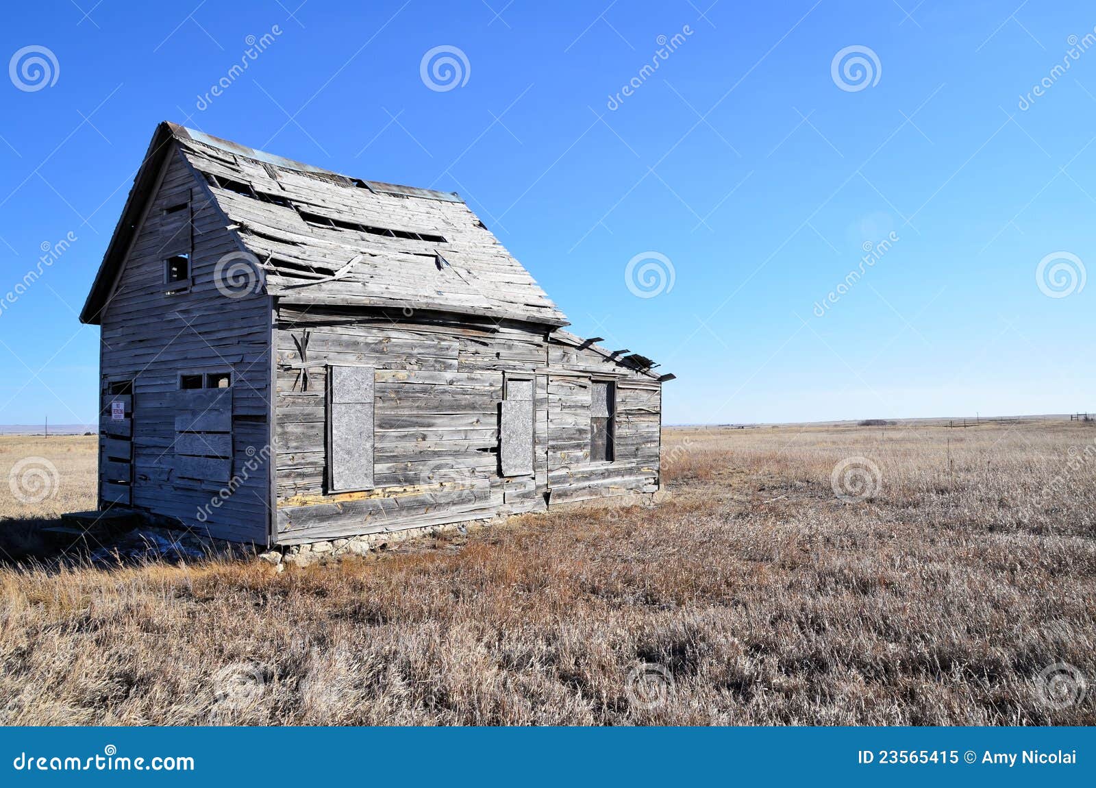 Old House on Winter Prairie Stock Image - Image of wood, wooden: 23565415