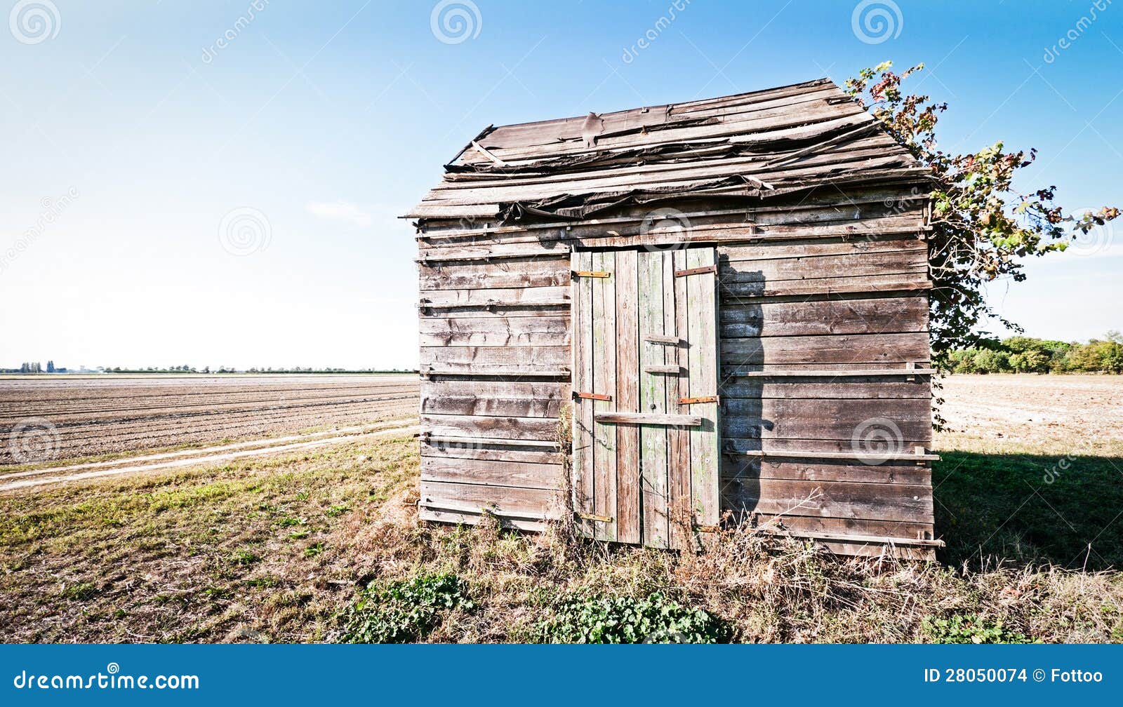 Old hut stock photo. Image of sunlight, oldfashioned - 28050074