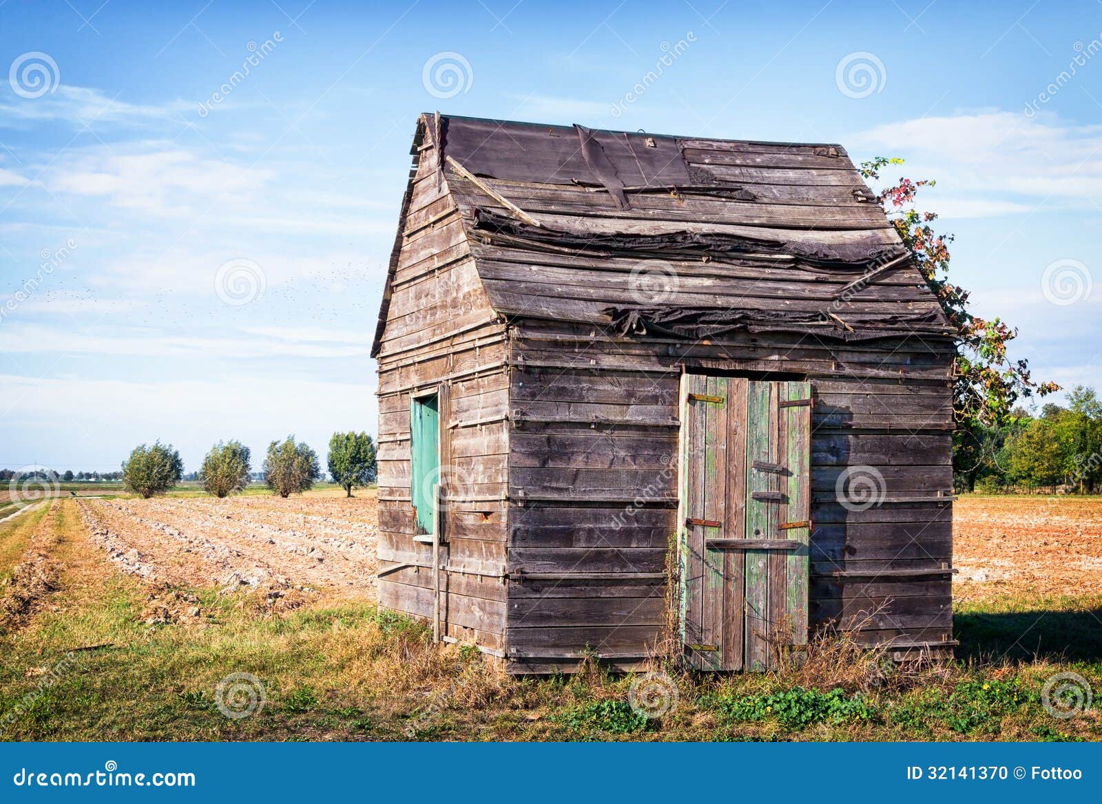 Old Hut Stock Photo - Image: 32141370