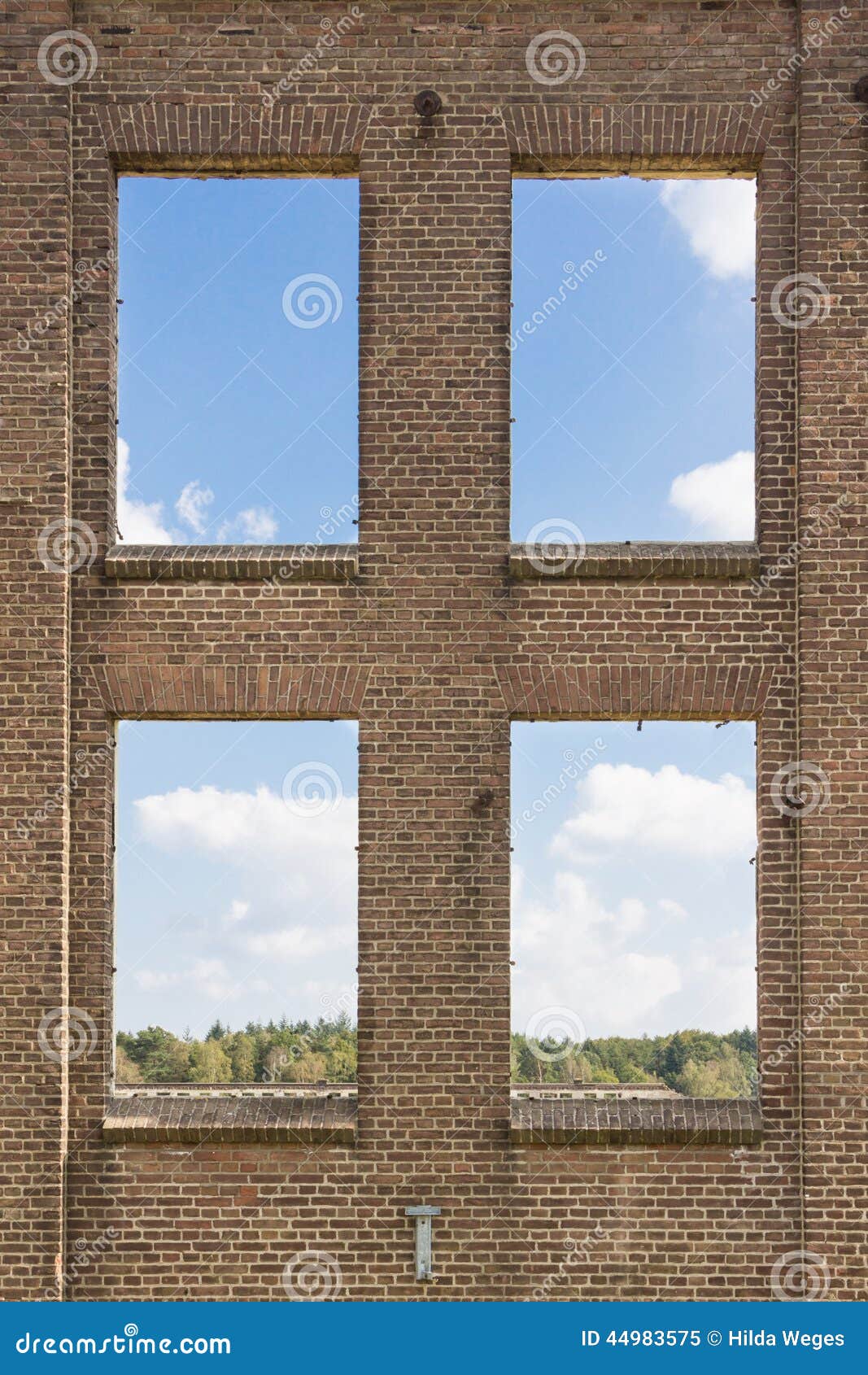 Industrial Wall Mounted Vertical Running Stainless Aluminum Pipes Stock ...