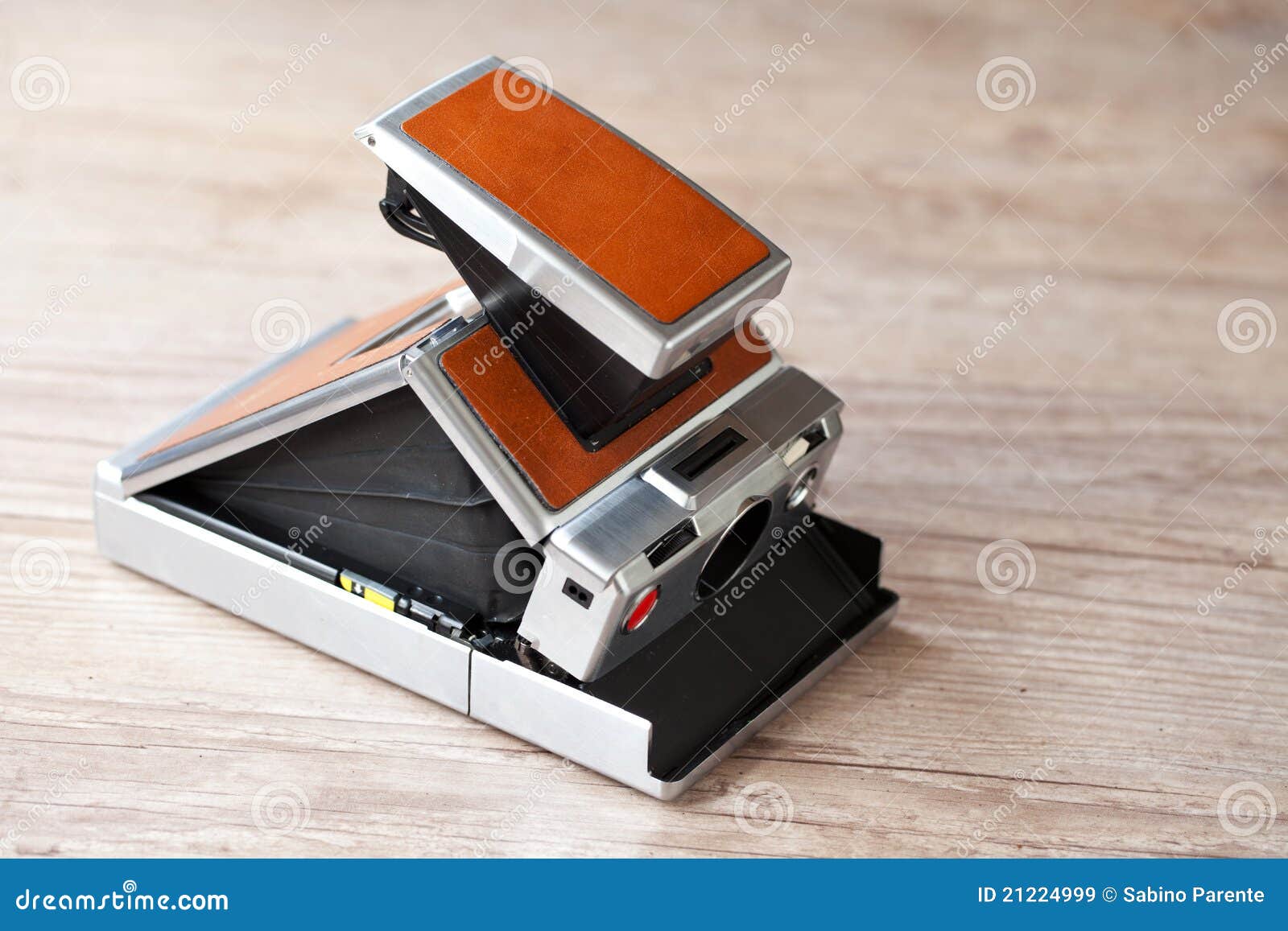 Old instant camera stock image. Image of click, films - 21224999