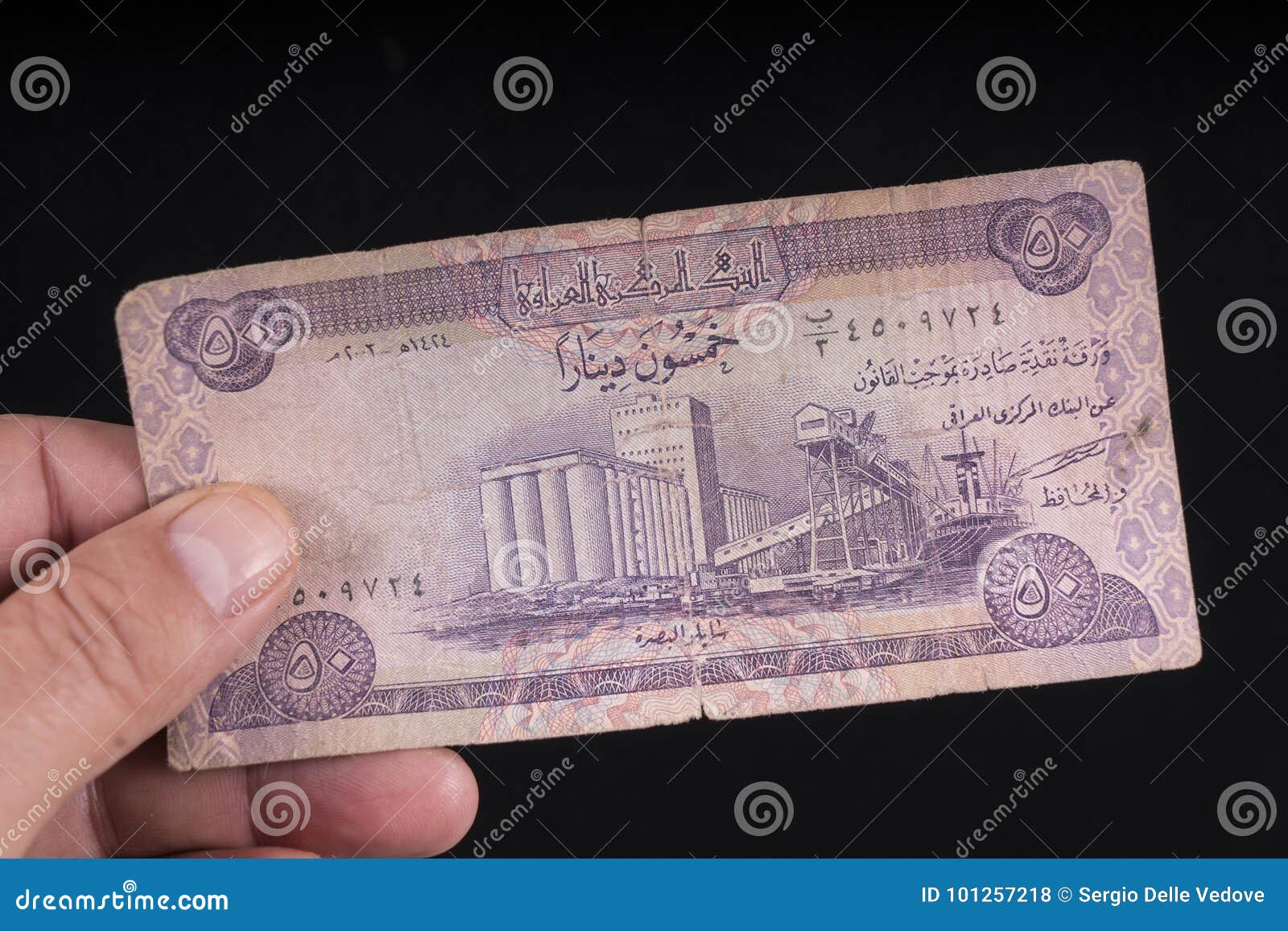 An old Iraqi banknote editorial stock photo. Image of bucks - 101257218