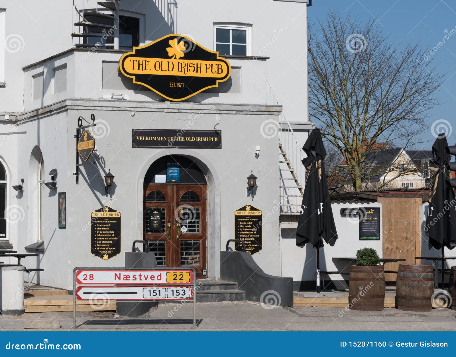 The old Irish pub editorial image. Image of building - 152071160