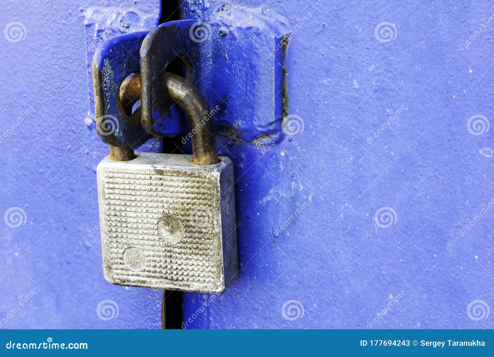 An Old Iron Castle Indicating The Price Of 3 R And The Names Of People ...