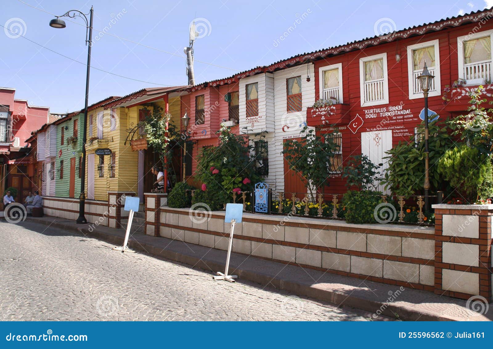 Old Istanbul houses editorial photography. Image of style - 25596562