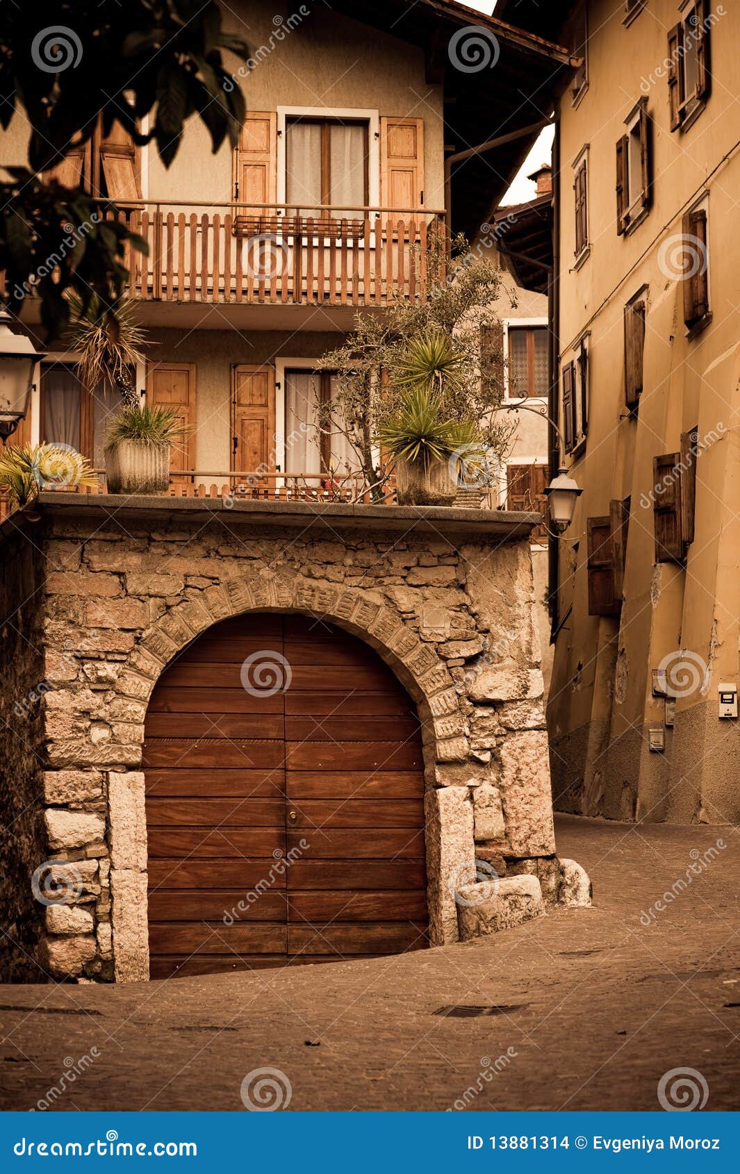Old Italian house stock photo. Image of european, atmosphere - 13881314
