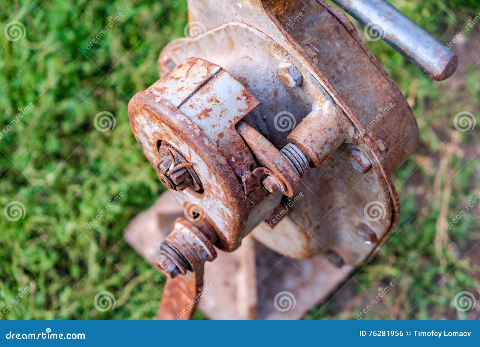 House Lifting Jack. Old Rusty Mechanical Jack Stock Photo - Image of ...