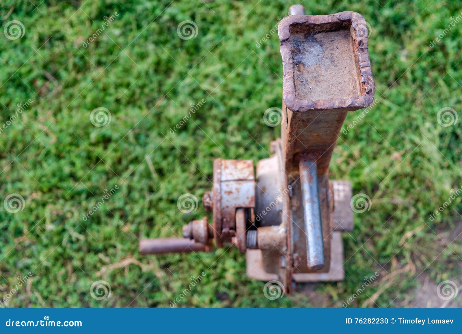 House Lifting Jack. Old Rusty Mechanical Jack Stock Photo - Image of ...
