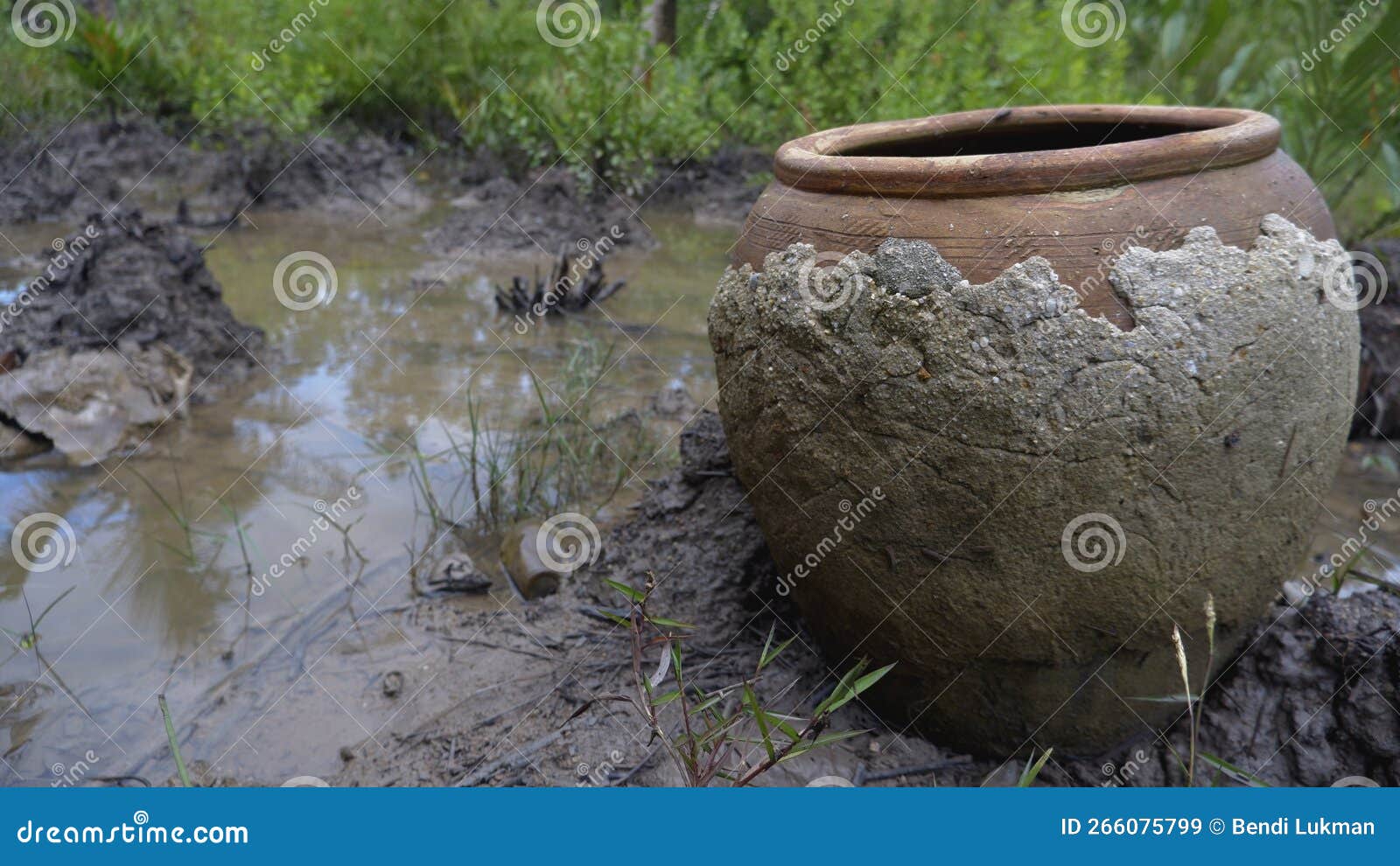 Old Jars that are Wasted Muddy Soil Stock Image - Image of design ...