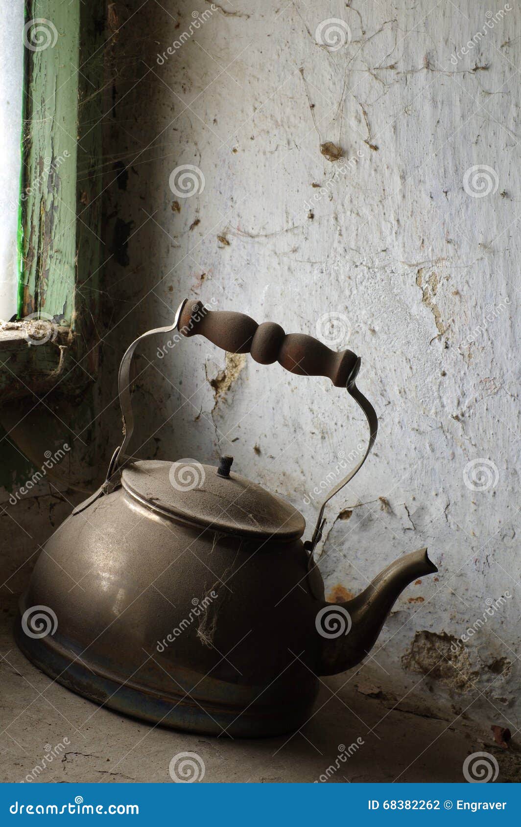 Old Kettle for Boiling Water Stock Photo - Image of coffee, kitchenware ...