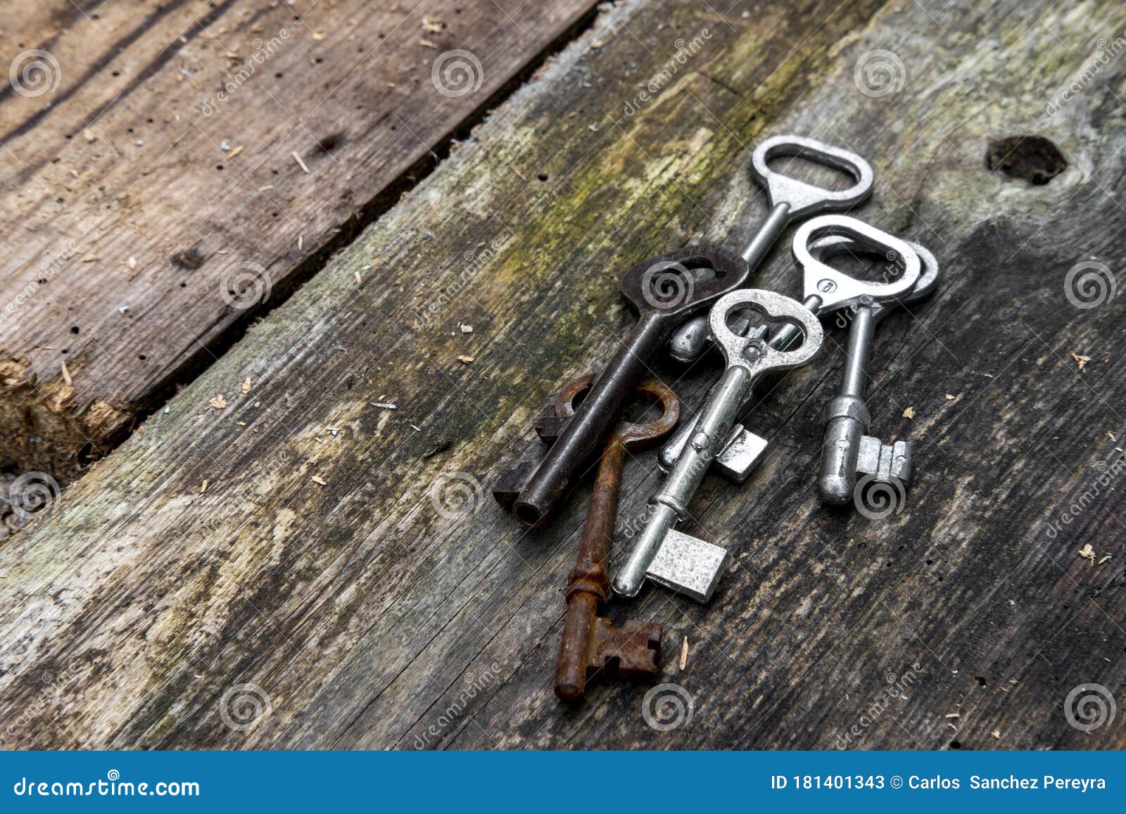 Old Keys of Different Sizes on Rustic Weathered Wood Planks Stock Image ...