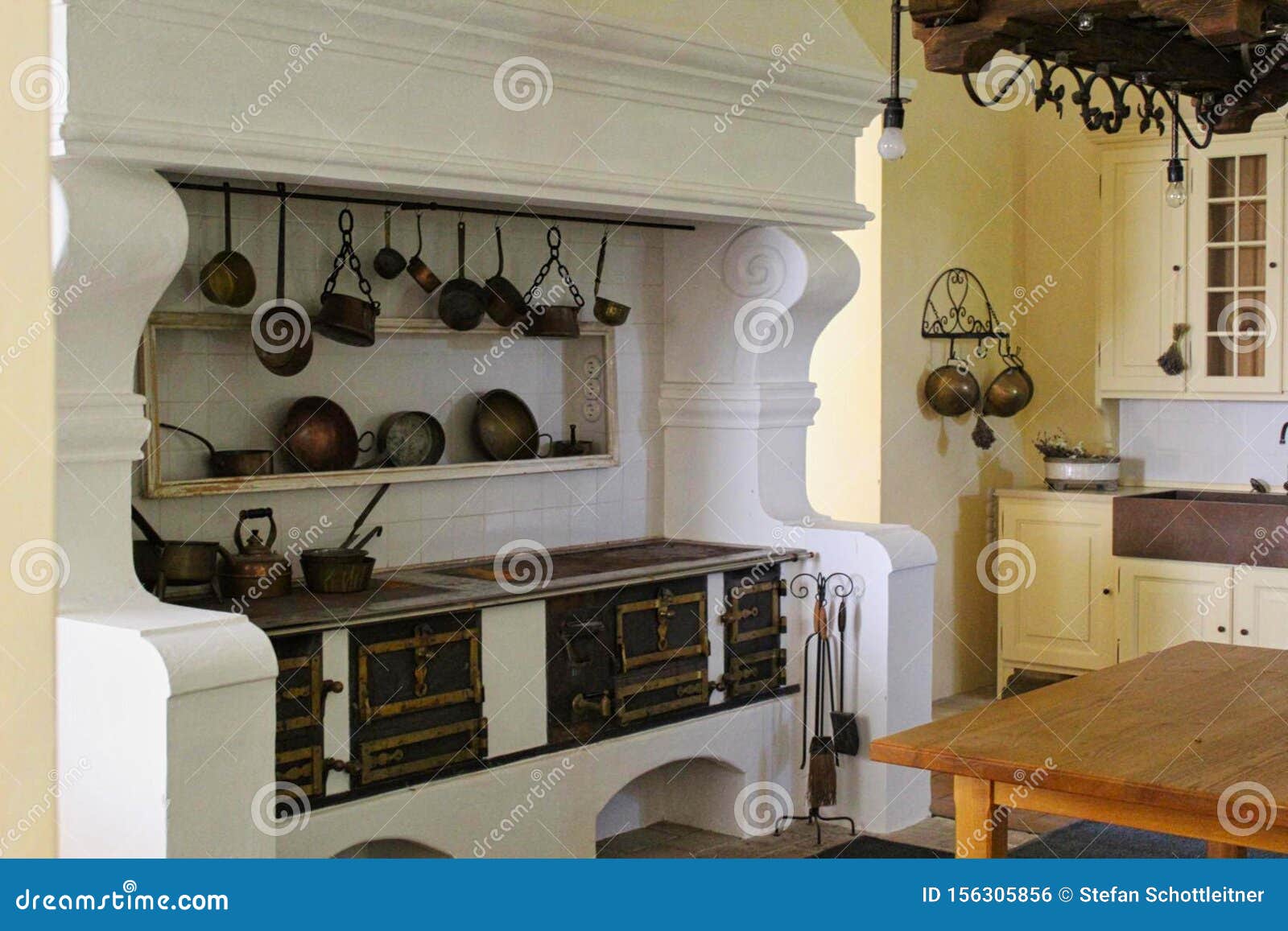 Old Kitchen in a Castle Museum Editorial Photo - Image of home, copper ...