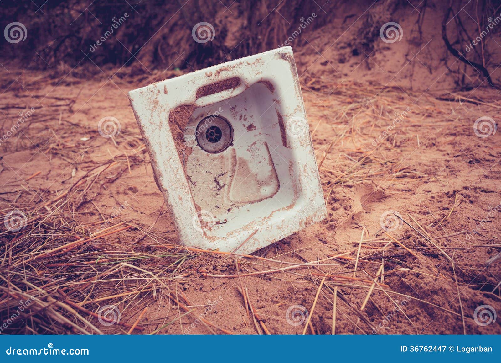 Old Kitchen Sink in the Sand Stock Image - Image of derelict, scenery ...