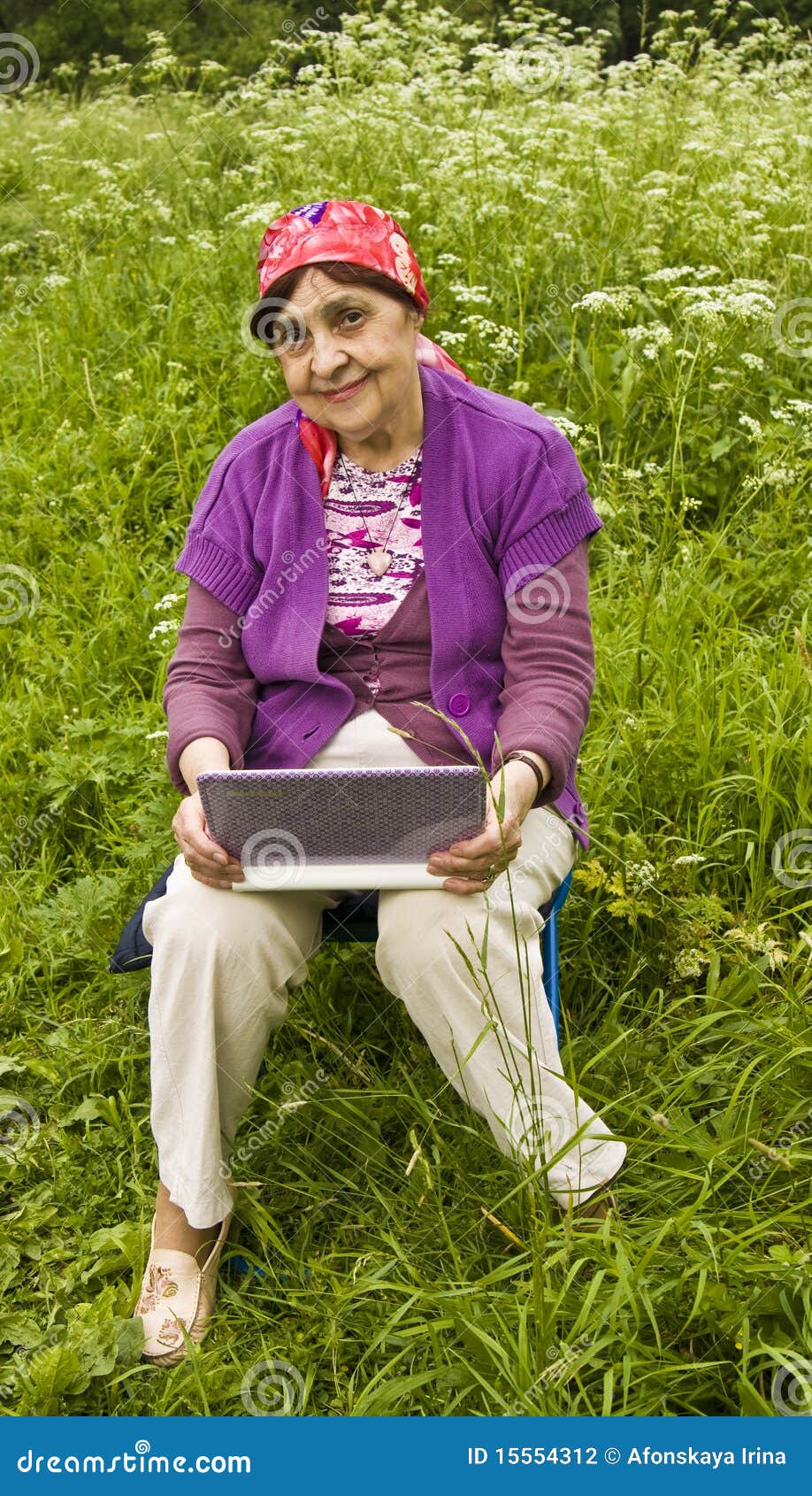 Old lady with notebook stock photo. Image of outdoors - 15554312