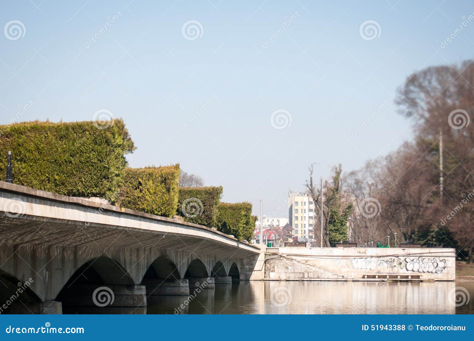 Old lake bridge editorial stock photo. Image of city - 51943388