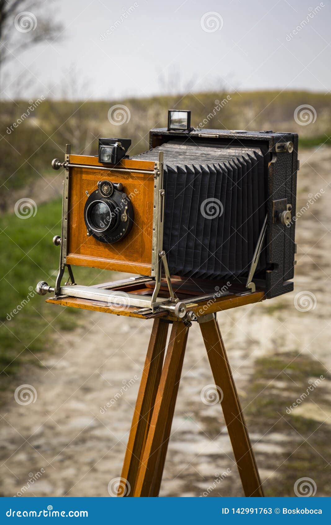 Old large format camera stock image. Image of technology - 142991763