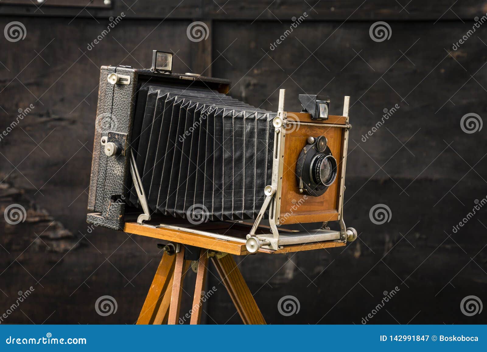 Old large format camera stock image. Image of brown - 142991847