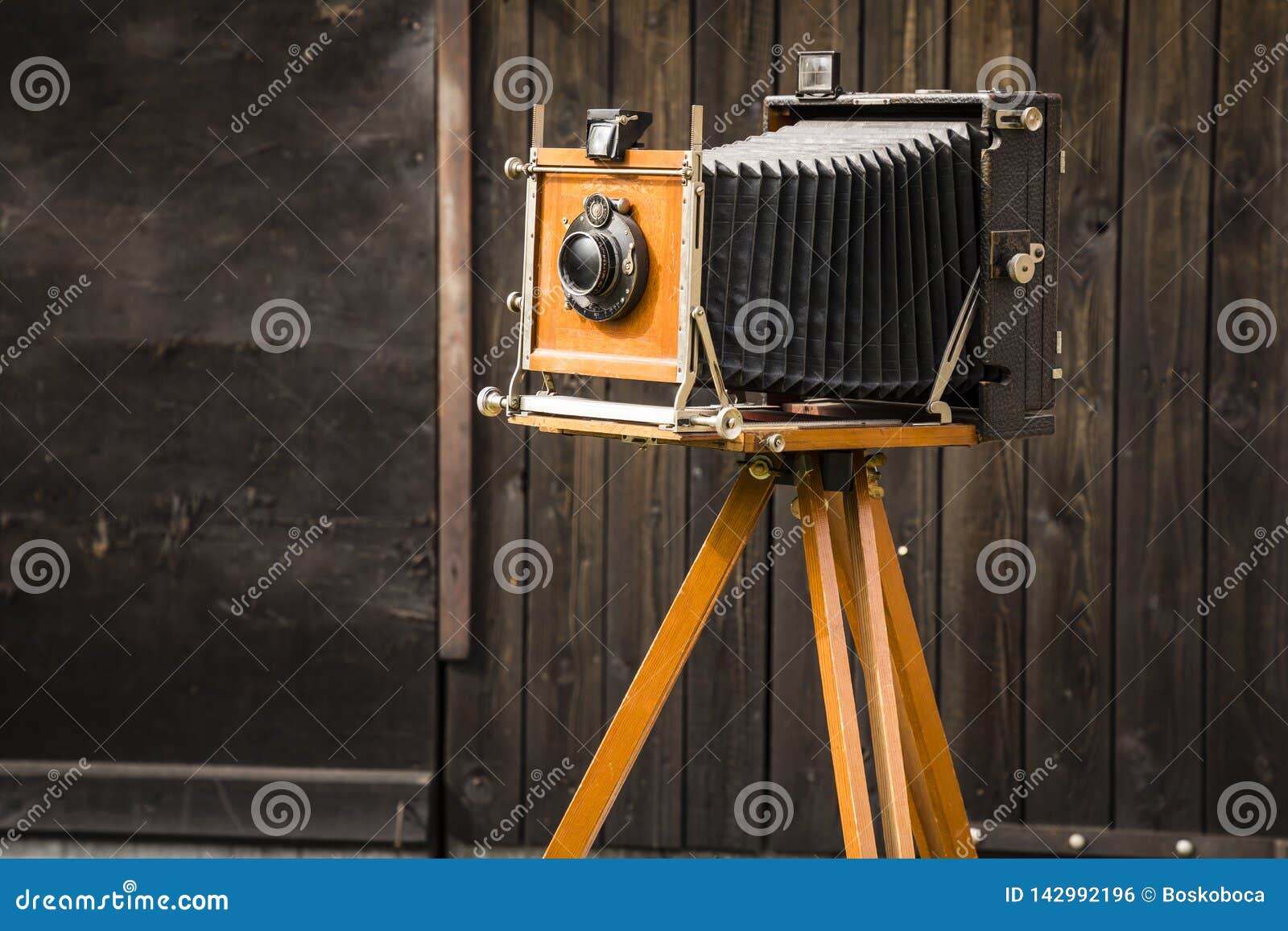 Old large format camera stock photo. Image of light - 142992196