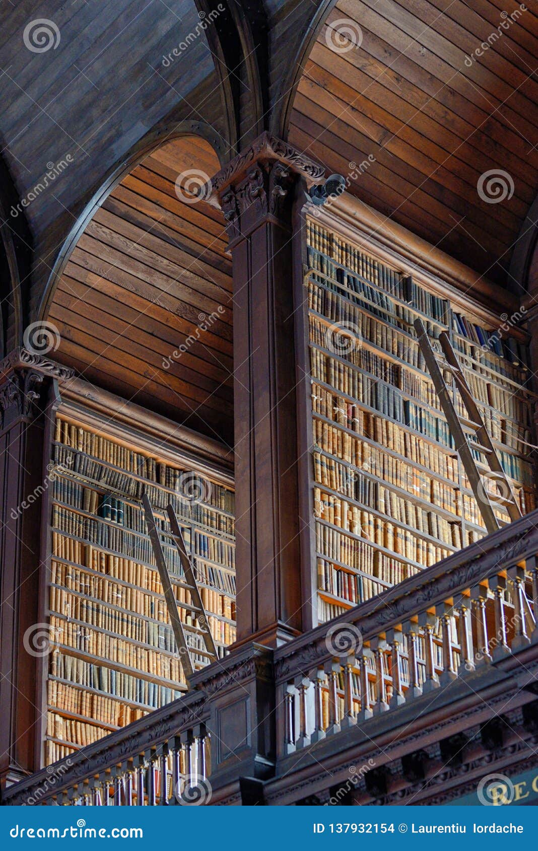 The Old Library, Trinity College, Dublin, Ireland - the Book of Kells ...