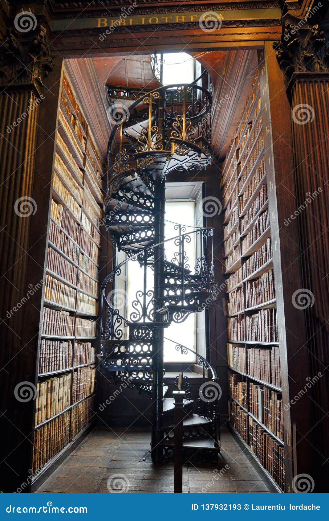 The Old Library, Trinity College, Dublin, Ireland - the Book of Kells ...