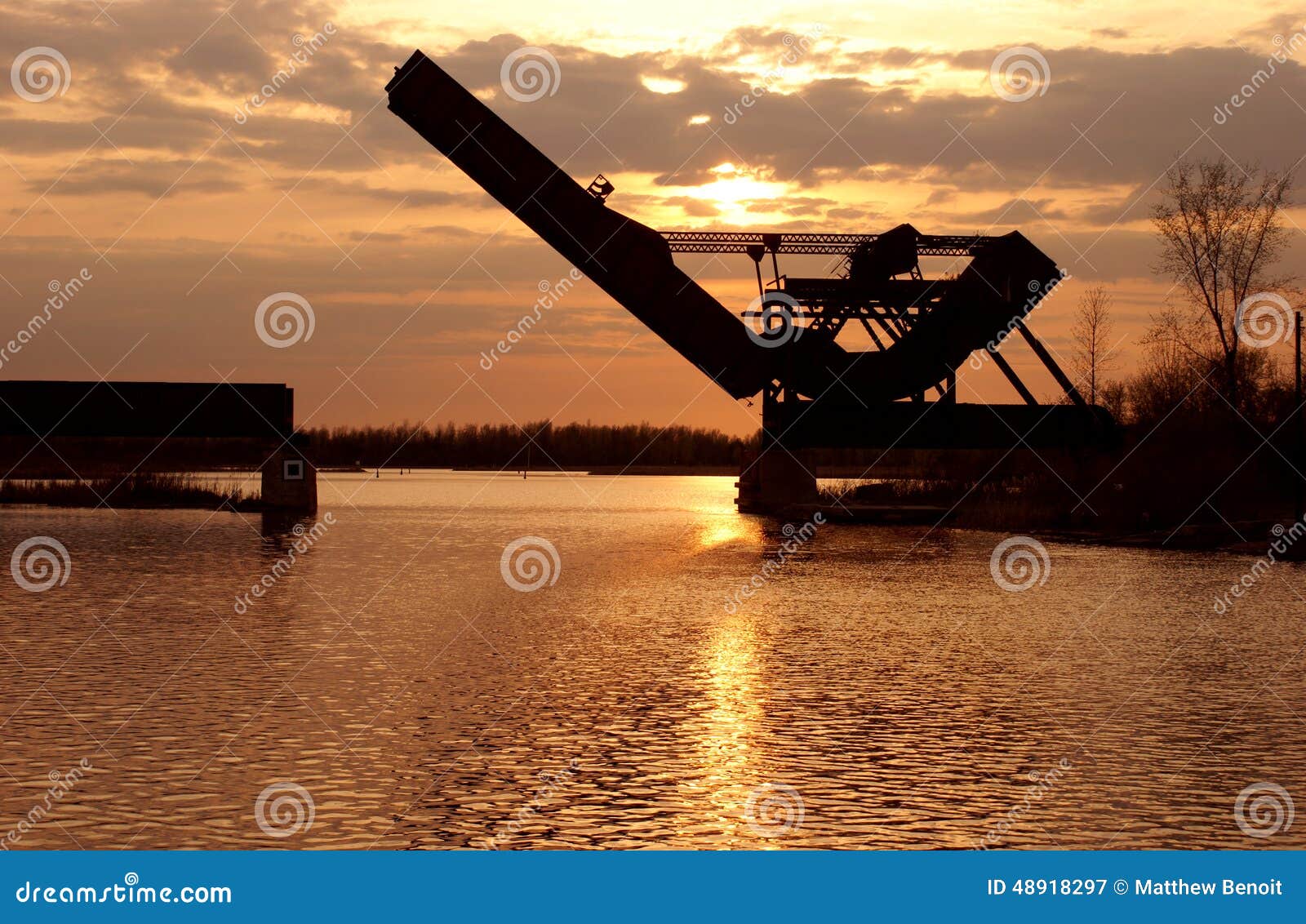 Old Lift Bridge Train Tracks Stock Image - Image of industry, landscape ...