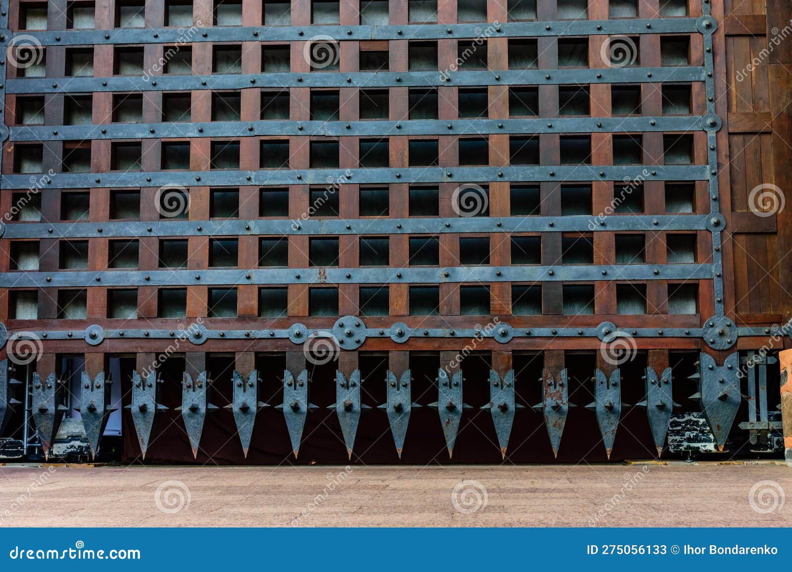 Old Lifting Gate To the Ancient Castle Stock Image - Image of door ...