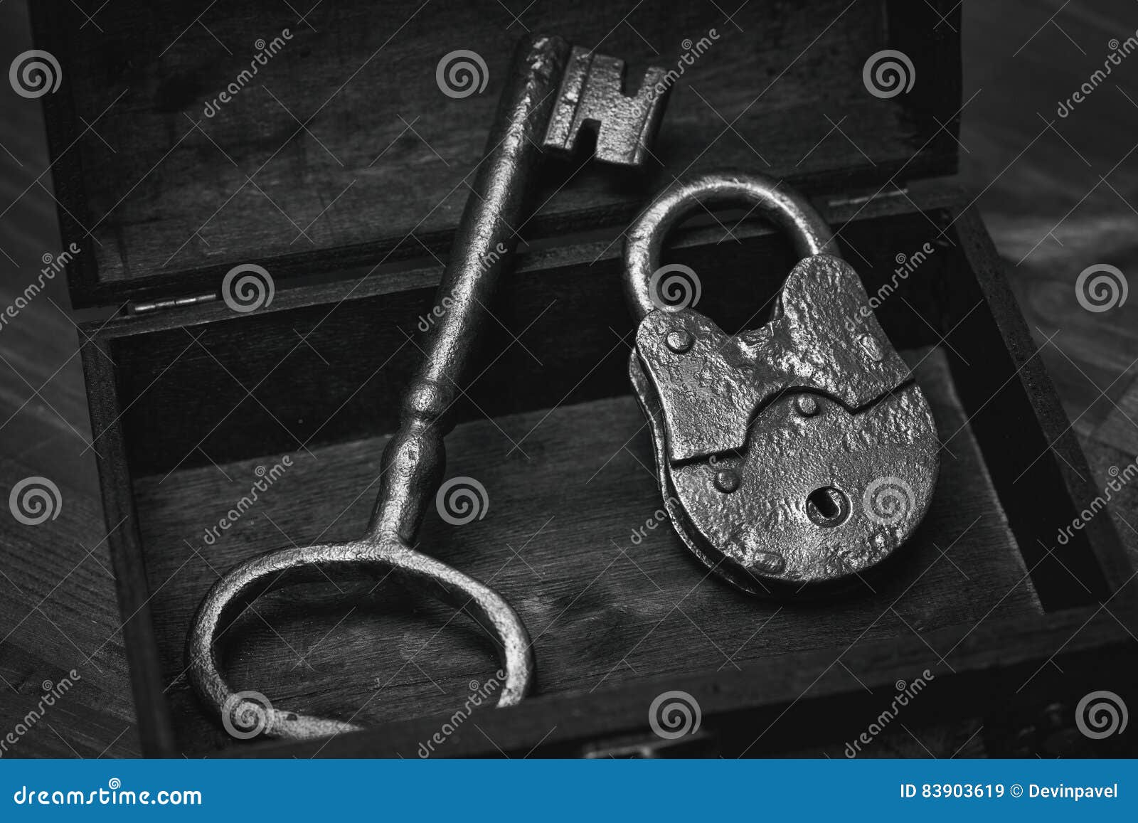 The Old Lock and Key in a Wooden Box Stock Image - Image of items, hard ...
