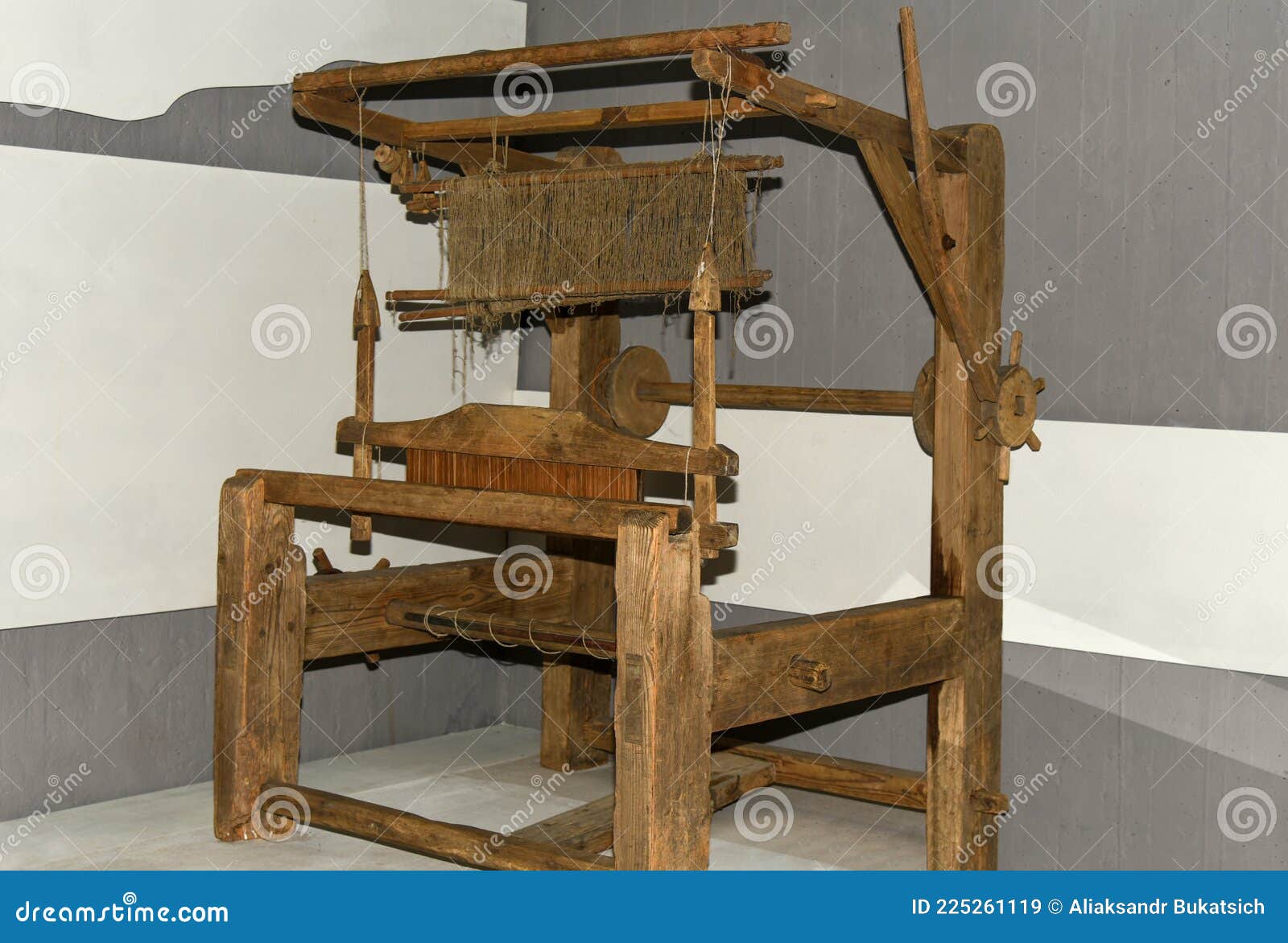 Old Loom for Eastern European Yarn Stock Image - Image of yarn, ancient ...