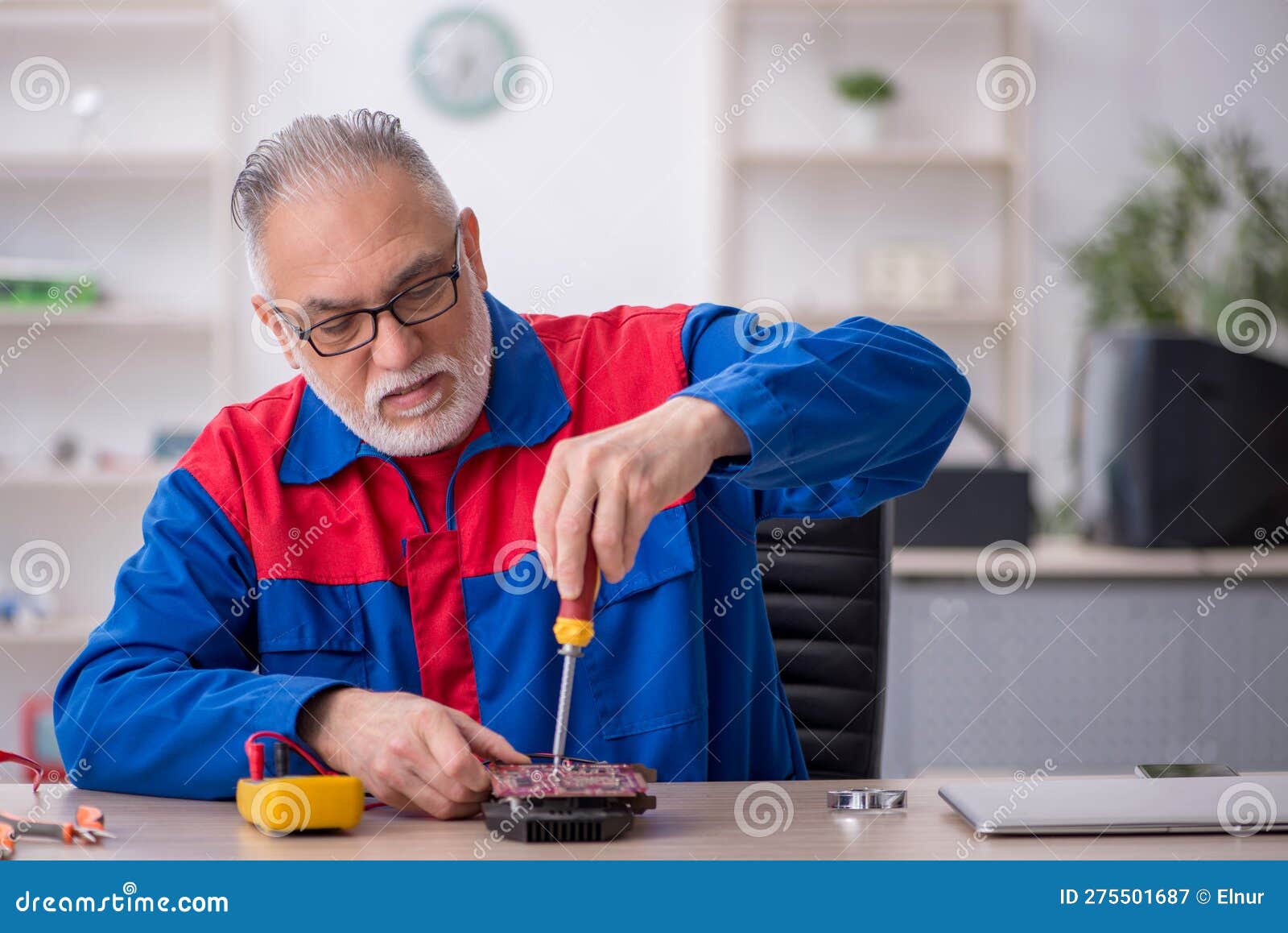 Old Male Repairman Repairing Computer Stock Image - Image of working ...