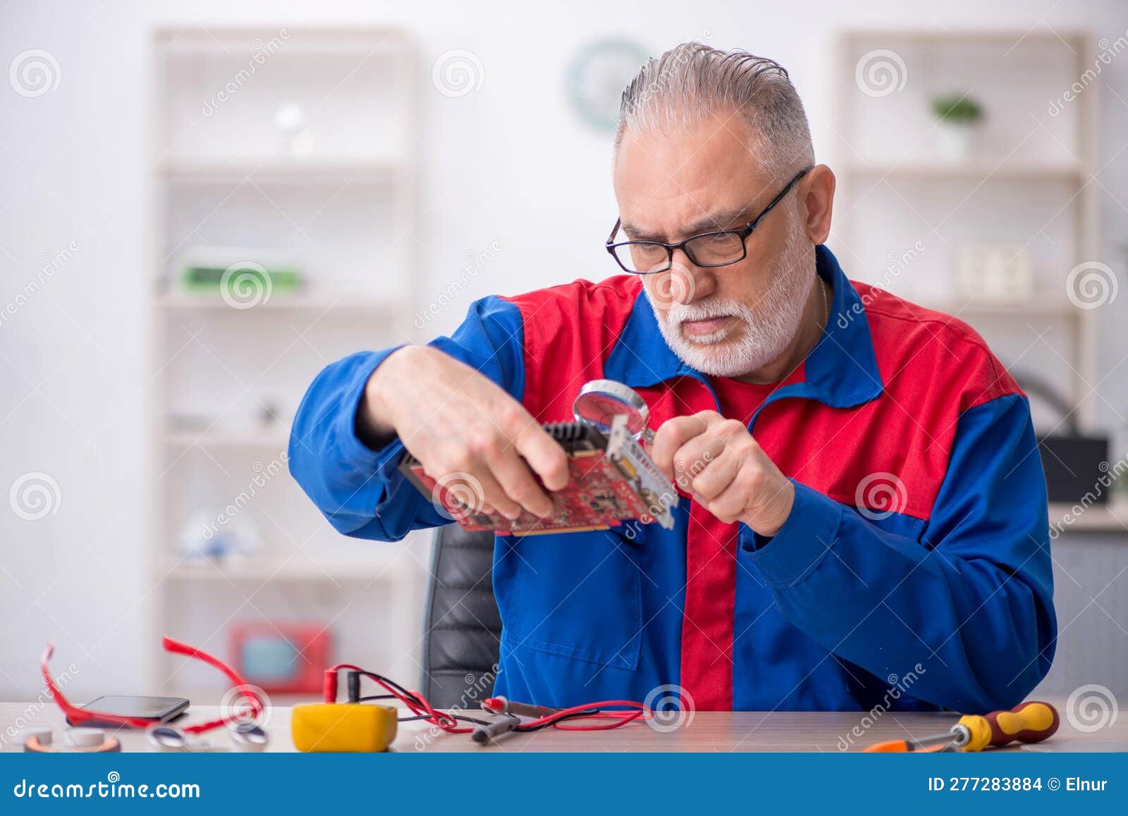 Old Male Repairman Repairing Computer Stock Photo - Image of ...