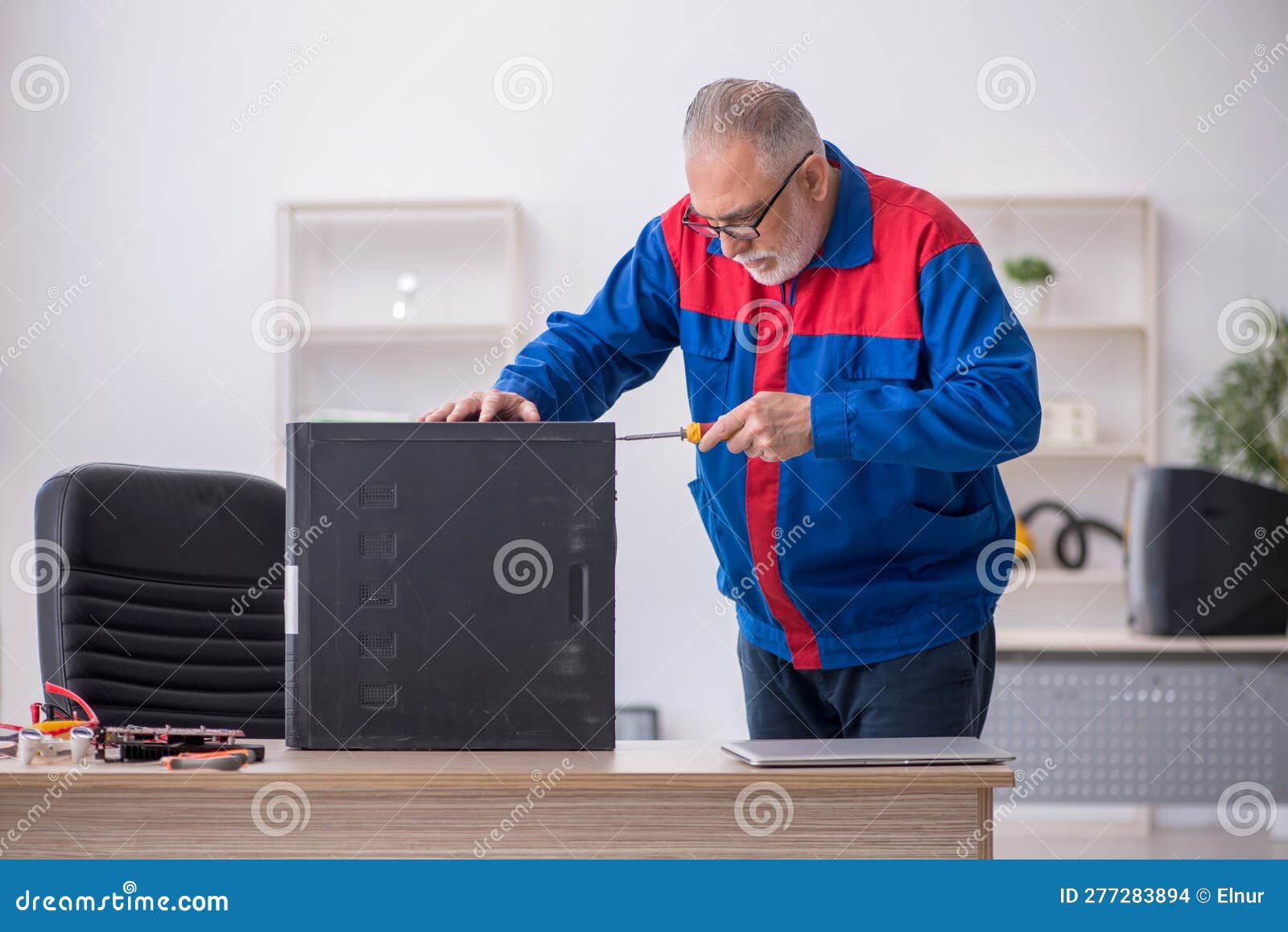 Old Male Repairman Repairing Computer Stock Photo - Image of component ...