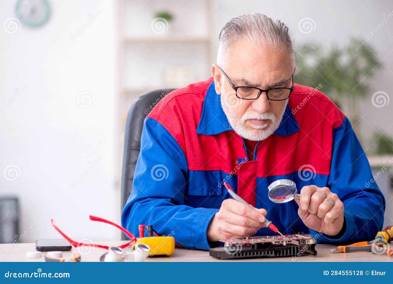 Old Male Repairman Repairing Computer Stock Photo - Image of problem ...