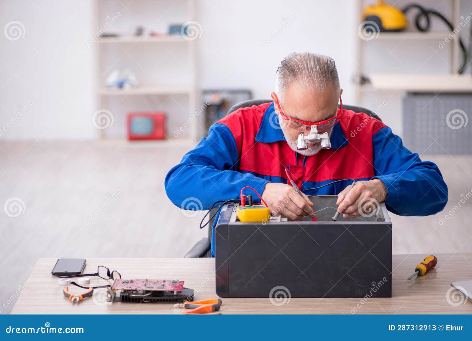 Old Male Repairman Repairing Computer Stock Image - Image of helpdesk ...