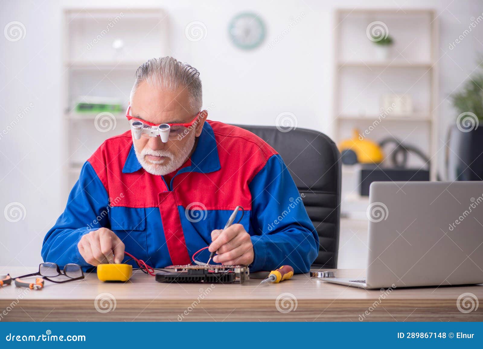 Old Male Repairman Repairing Computer Stock Photo - Image of ...