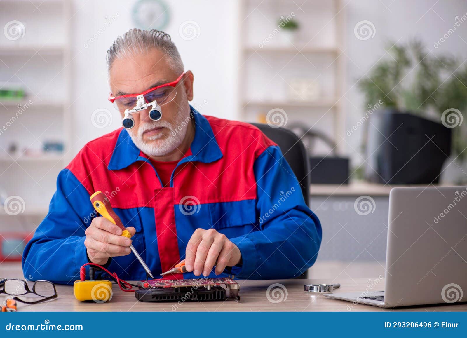Old Male Repairman Repairing Computer Stock Photo - Image of helpdesk ...