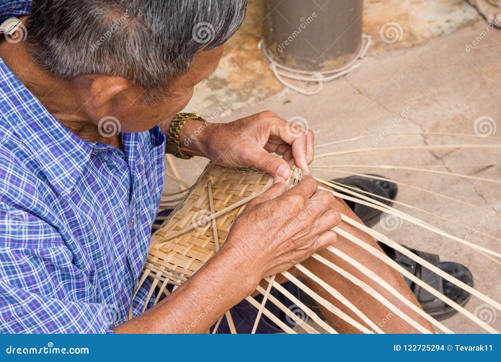 Old Man Hands Manually Weaving Bamboo. Editorial Stock Image - Image of ...
