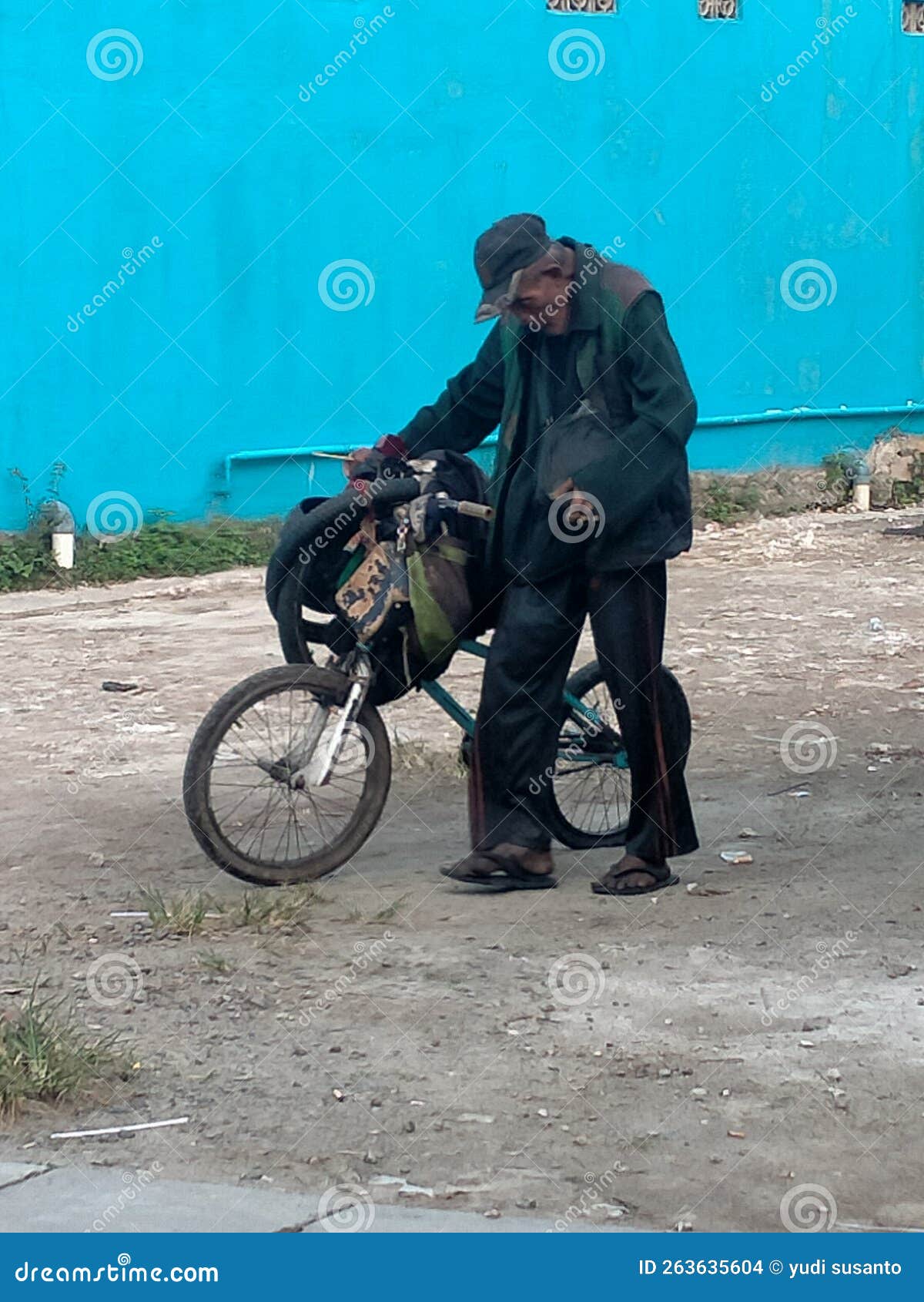 Old Man Life Along with His Bike Editorial Stock Image - Image of bike ...