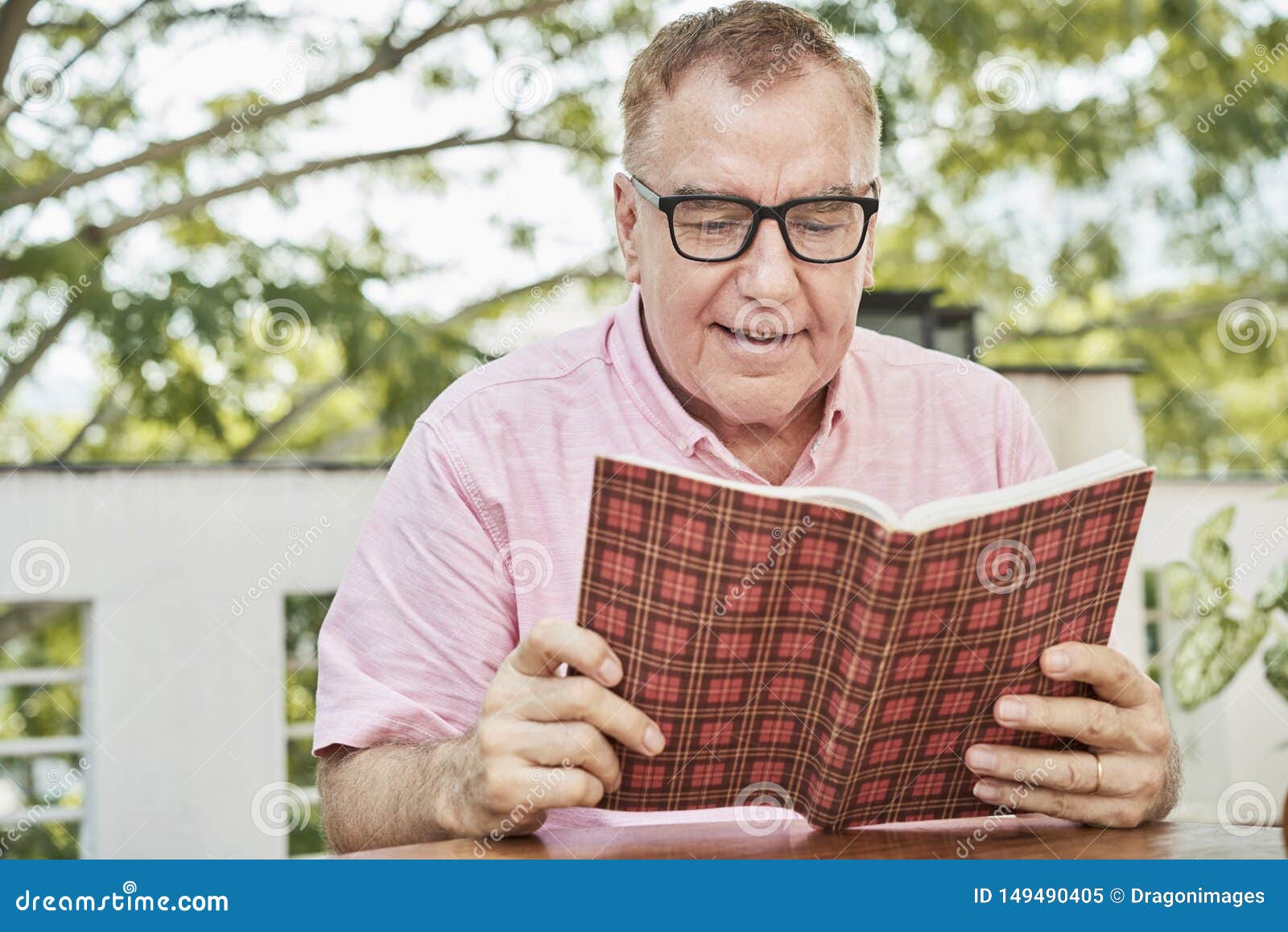 Old man reading book stock image. Image of book, cafe - 149490405