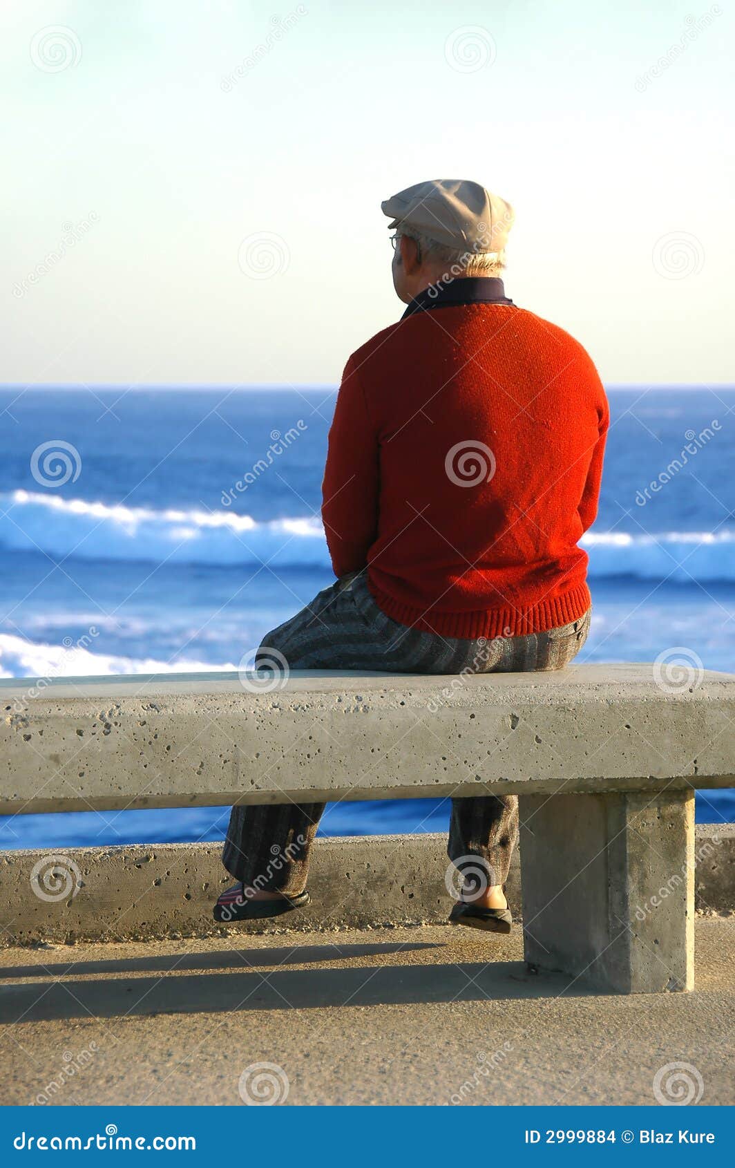 Old Man Sitting on the Bench Stock Photo - Image of horizon, alone: 2999884