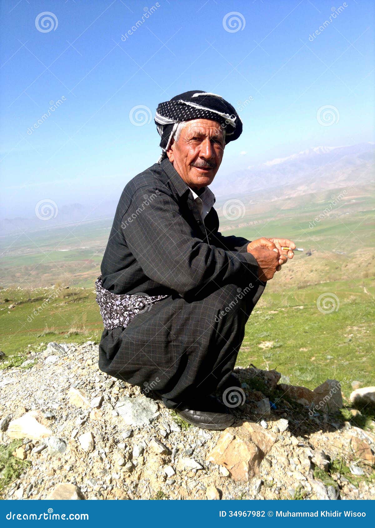 An old man editorial photography. Image of traditional - 34967982