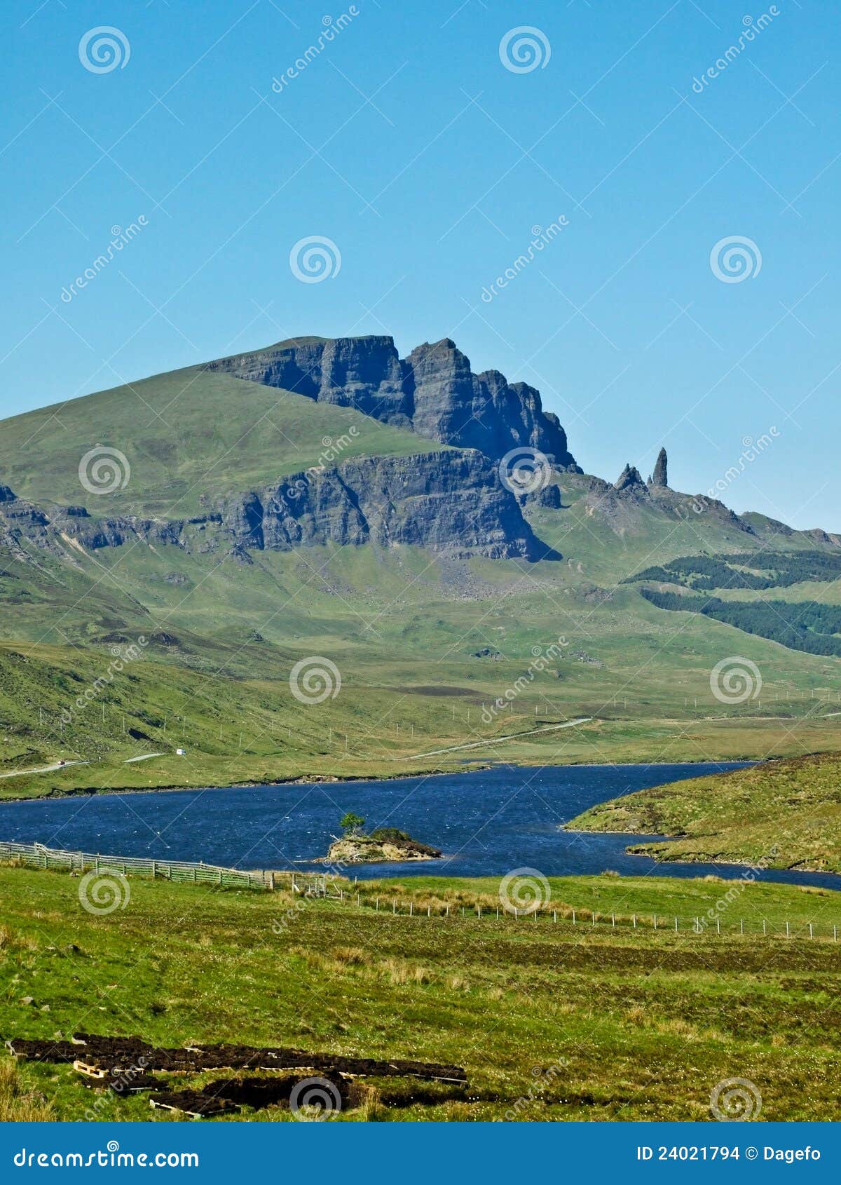 Old Man of Storr, Isle of Skye Stock Photo - Image of europe, landscape ...